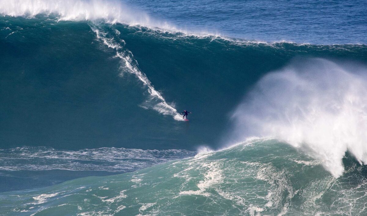 Justine Dupont surfe sa plus grosse vague à Nazaré : un nouveau record ...